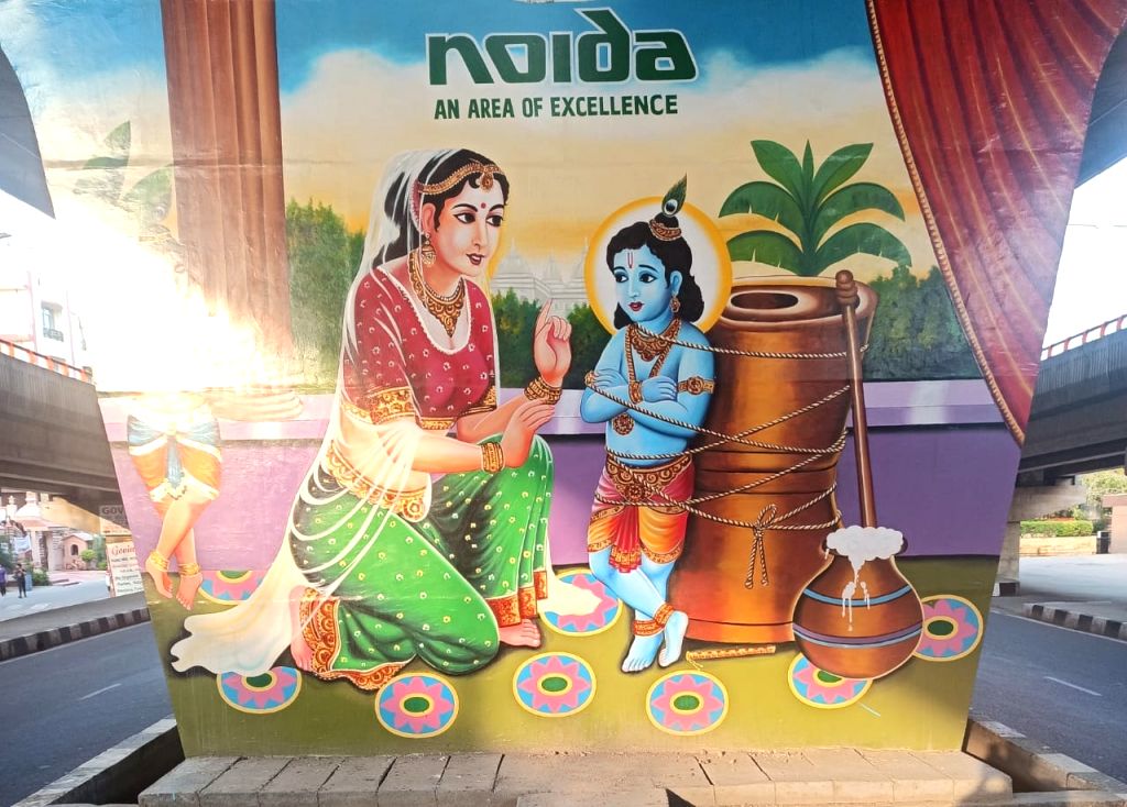Free Photo: Noida: Adorable painting seen on flyover pillars
