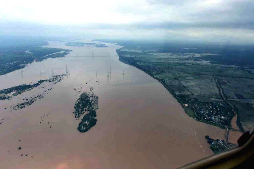 Andhra CM undertakes aerial survey of Polavaram Project