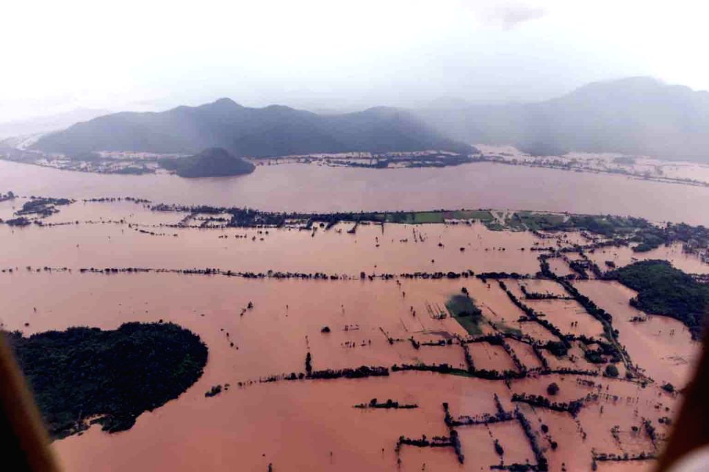 Andhra CM undertakes aerial survey of Polavaram Project