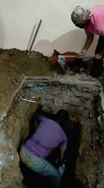 Free photo : After killing her husband, her body was buried in a 6 feet ...