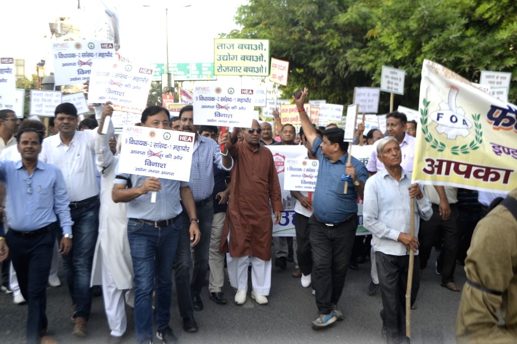 Protest in Agra over restrictions on industries