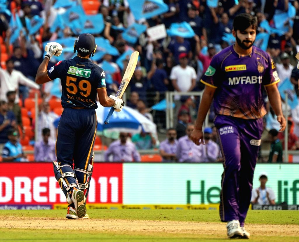Ahmedabad : GT batsman Vijay Shankar celebrates his half-century