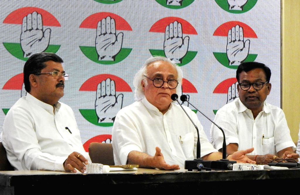 New Delhi : AICC General Secretary Jairam Ramesh with party leaders ...