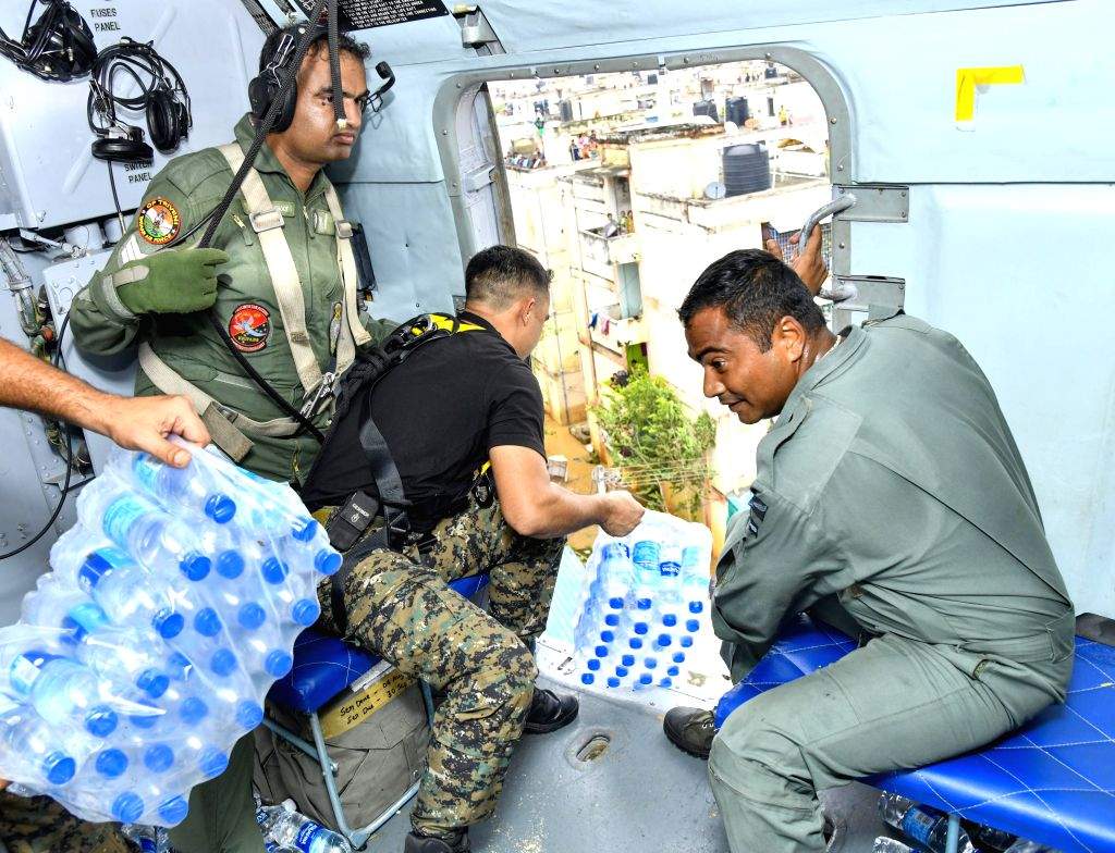 Air Force personnel deliver food and water to flood-affected residents ...