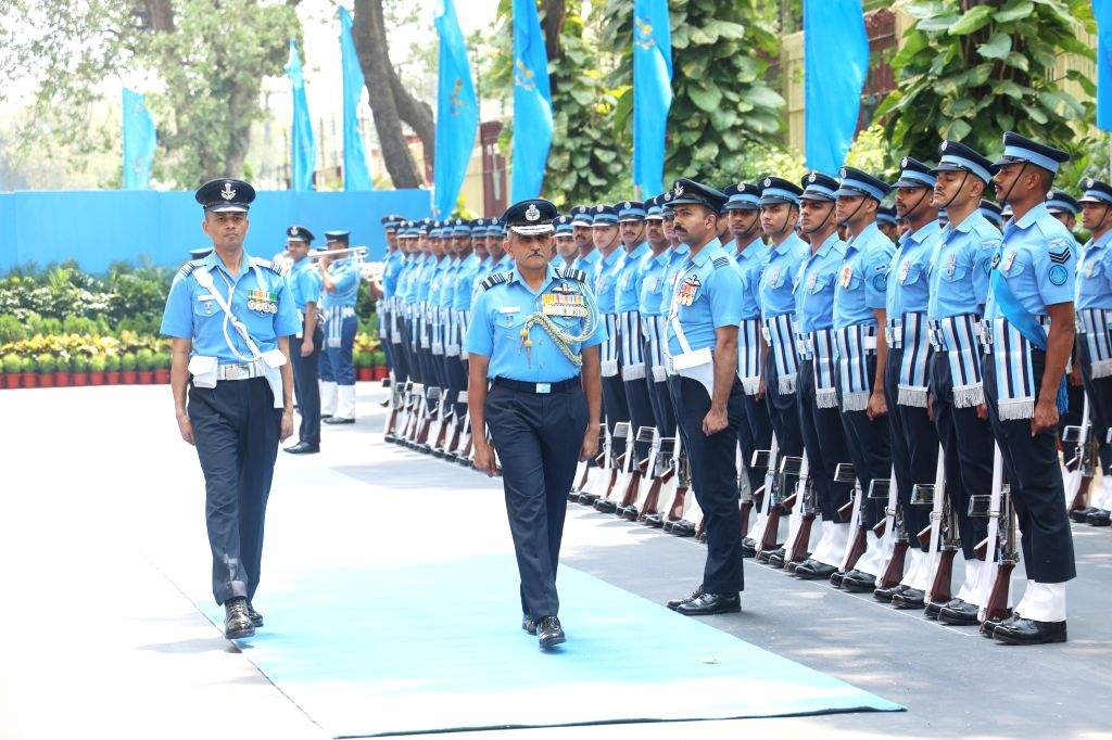 Air Marshal Sujeet Pushpakar Dharkar receives Guard of Honour
