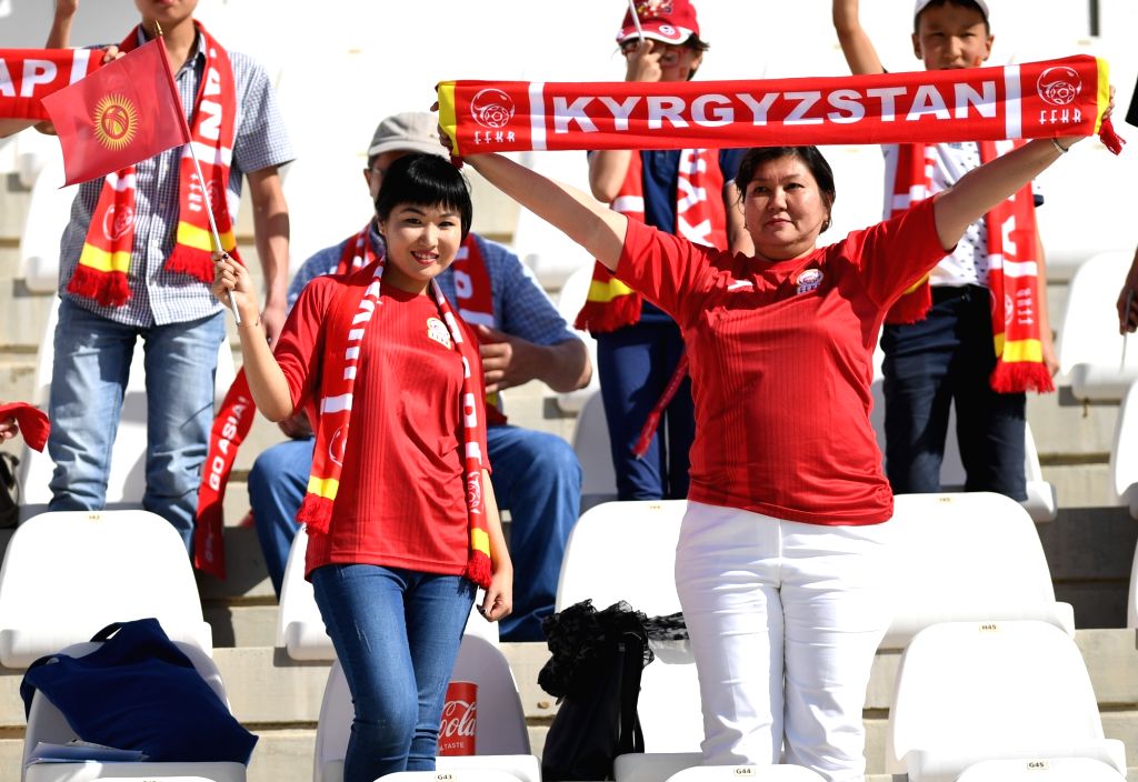 UAE-AL AIN-SOCCER-ASIAN CUP-FANS