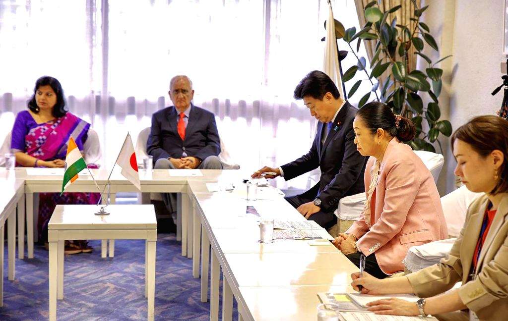 All-Party Delegation meets Minoru Kihara and Shinako Tsuchiya