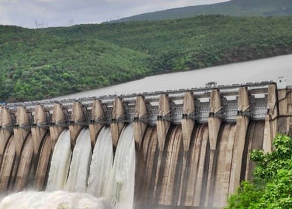 Heavy inflows raise water level in Karnataka's Almatti dam