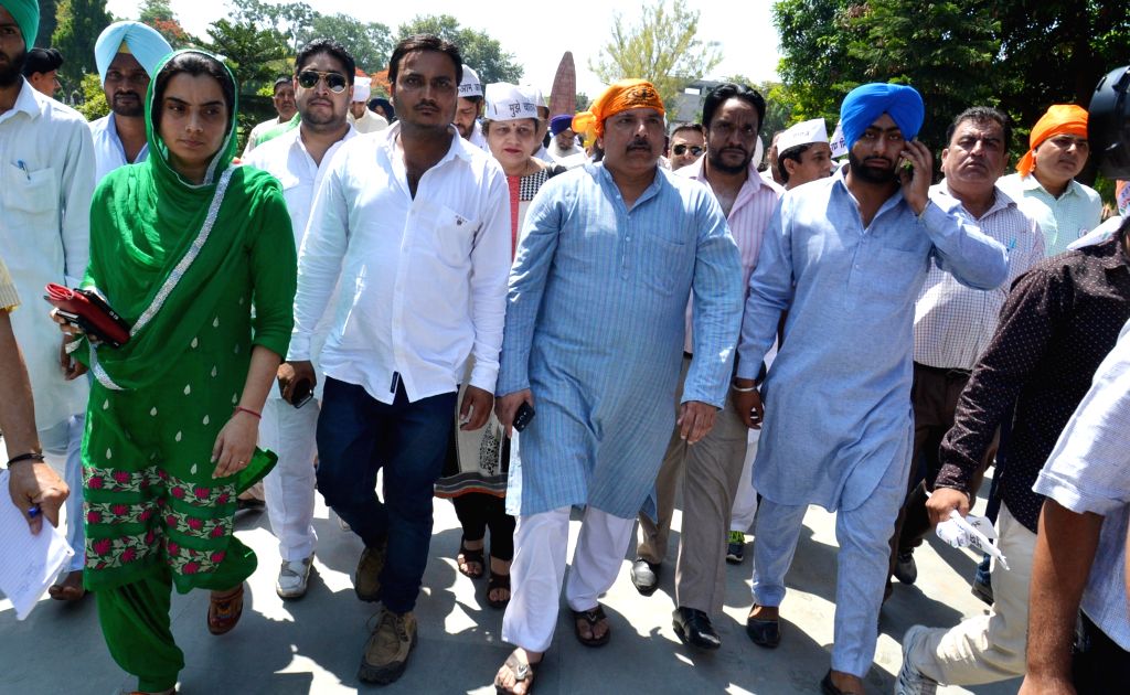 AAP's "Beimaan Bhajao Punjab Bachao" march