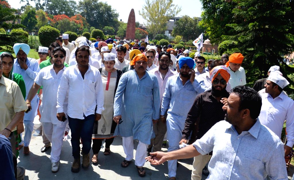 AAP's "Beimaan Bhajao Punjab Bachao" march