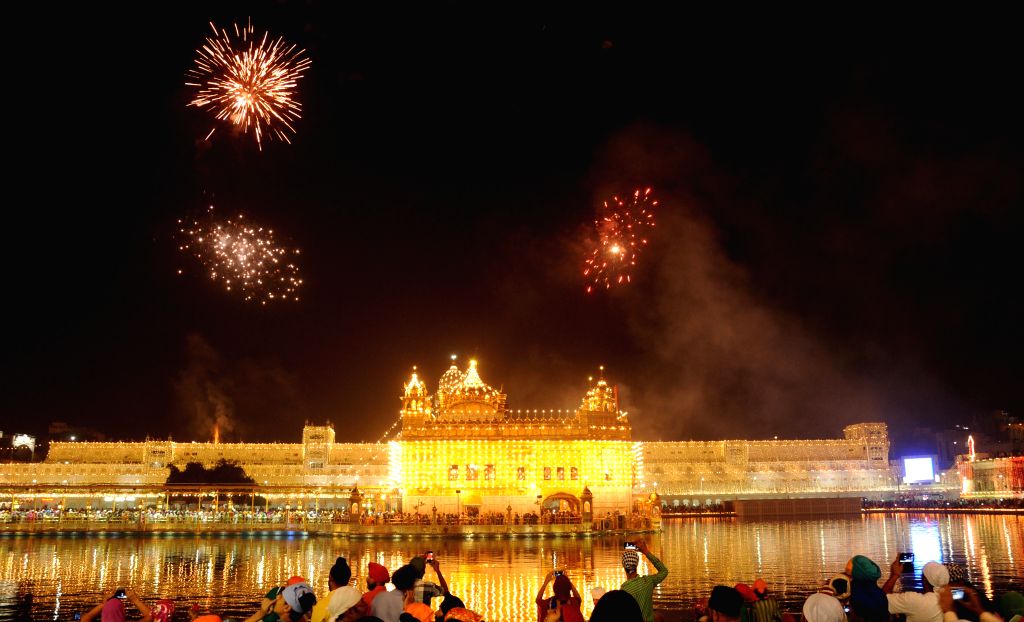 Fireworks at Golden Temple - Guru Nanak Jayanti