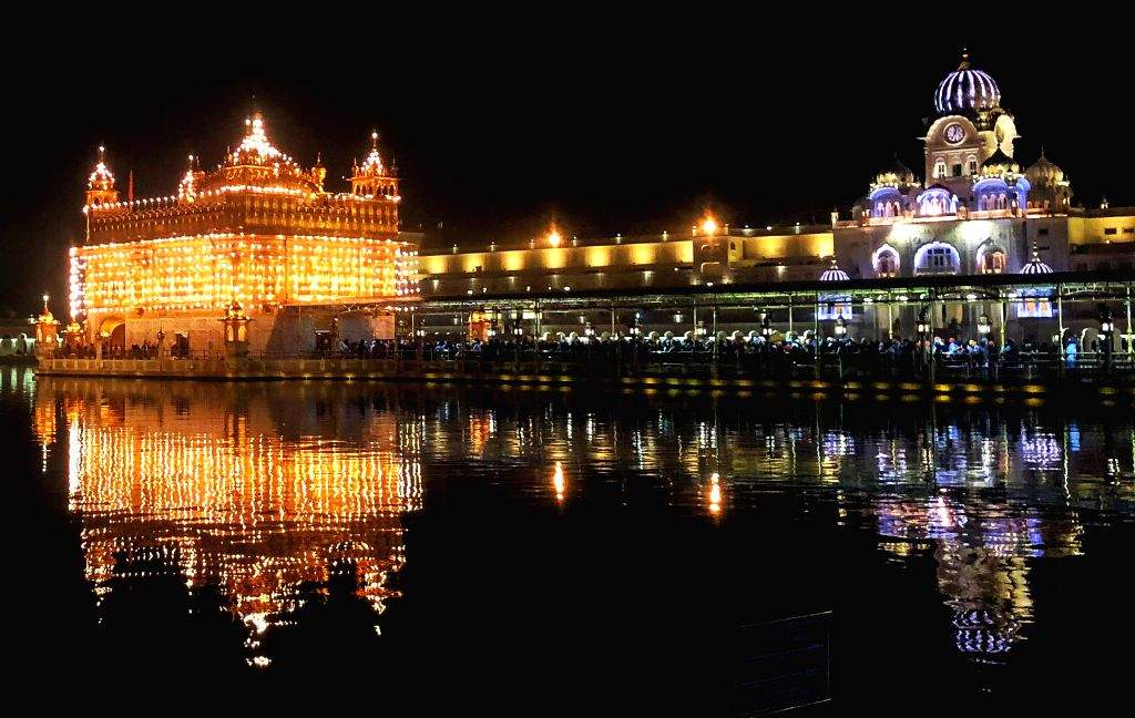 Amritsar : Illuminated Golden Temple on the eve of the birth ...