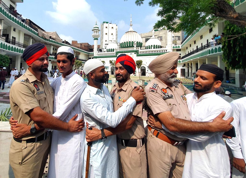 Amritsar : Muslims offer prayers on the occasion of Eid al-Adha