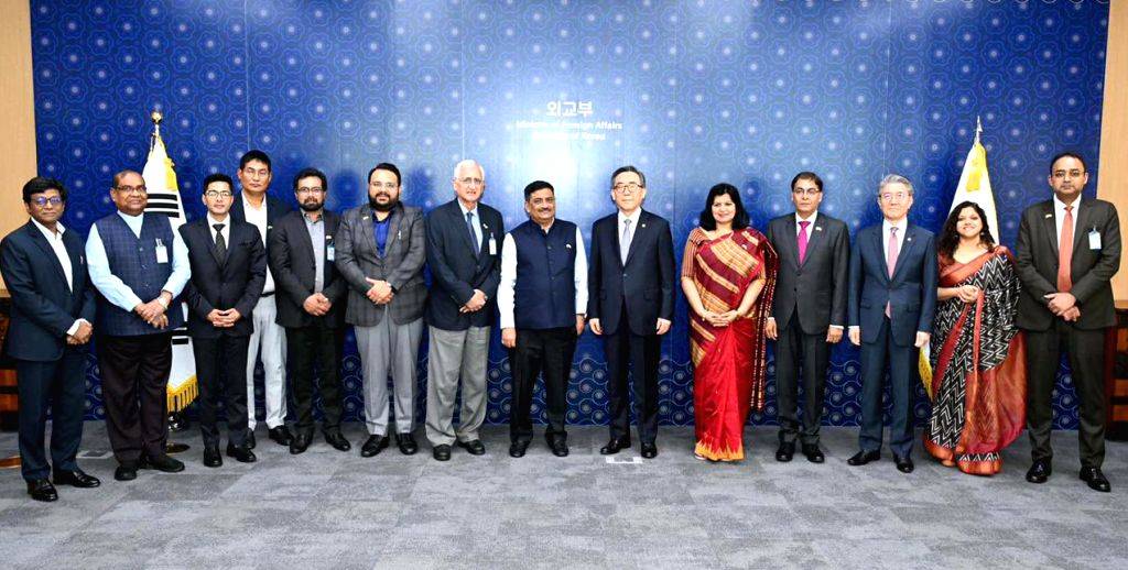 An all-party delegation meets Cho Tae-yul