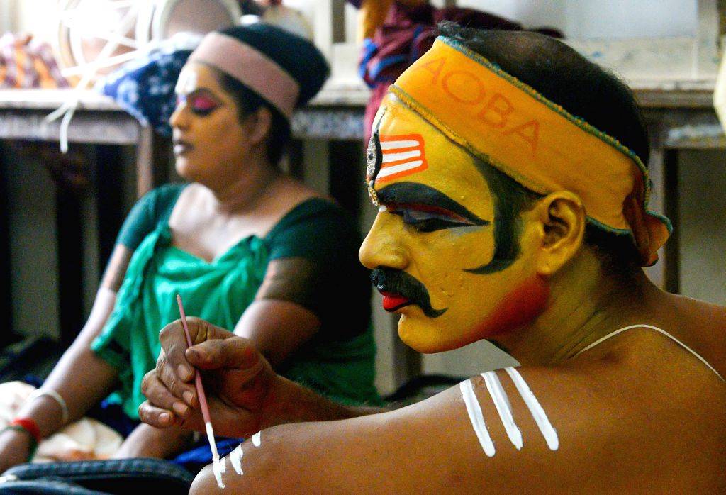 An artist applies makeup before performing at the 'Veedhi Virudhu Vizha