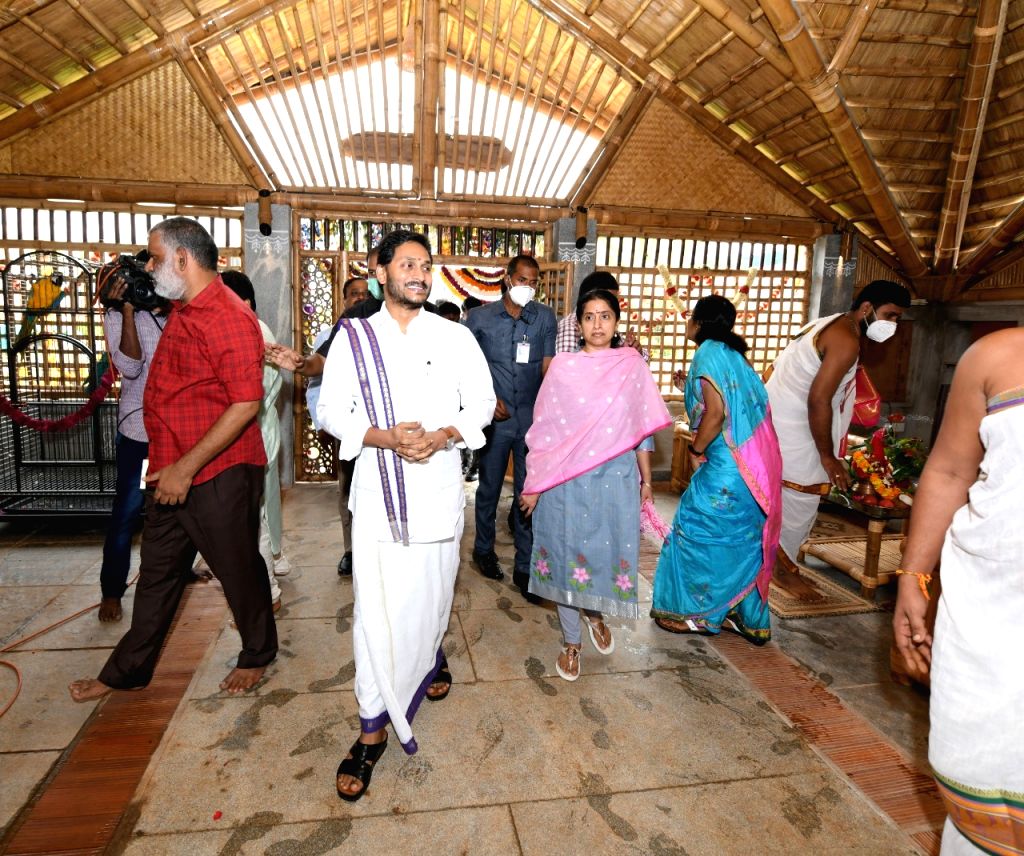 Free photo : Andhra CM goes traditional for Sankranti celebrations.