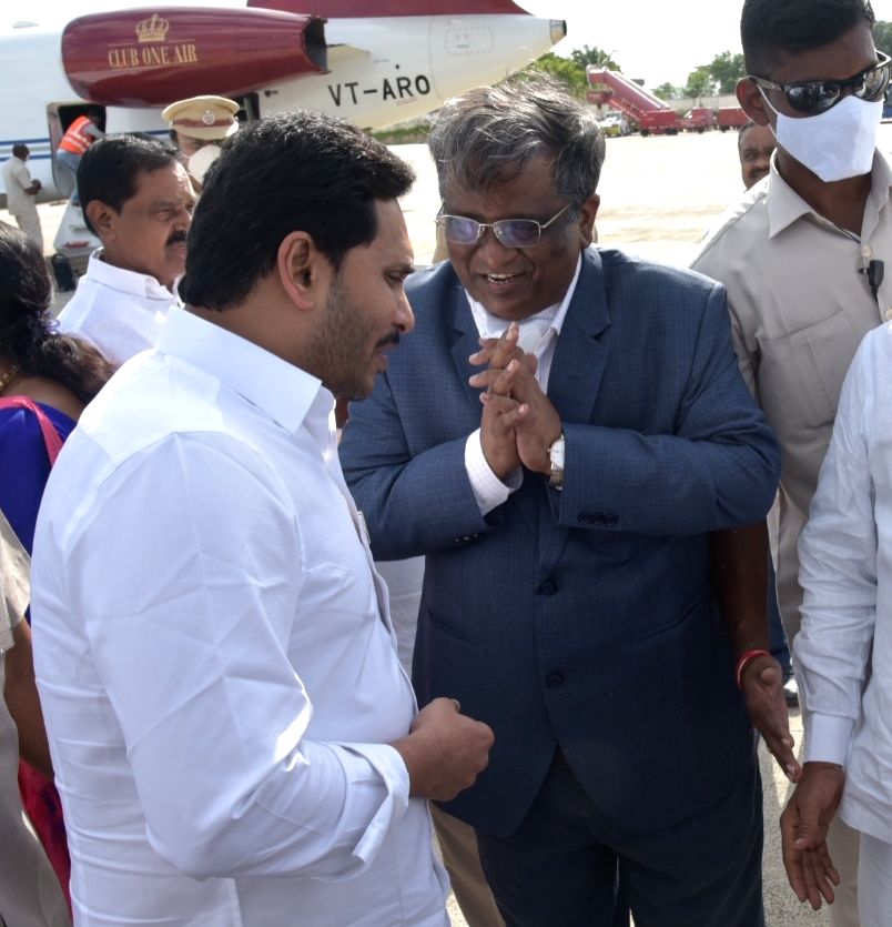 Free Photo: Andhra CM returns from Delhi, proceeds to Tirupati
