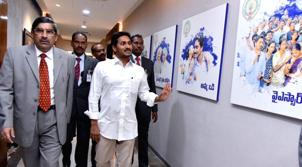 Andhra CM inaugurates a photo exhibition