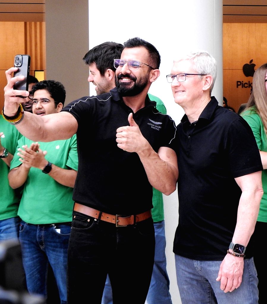 New Delhi : Apple CEO Tim Cook poses for a selfie with a customer at ...