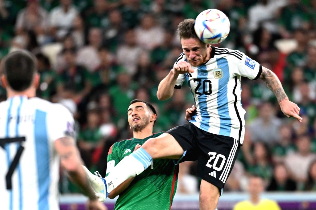 :Lusail:Argentina's Lautaro Martinez, and Mexico's Hector Herrera jump ...