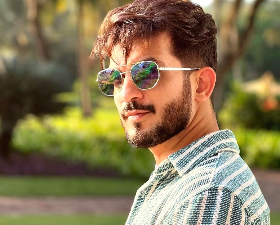 'Splitsvilla X4': Arjun Bijlani gives Sakshi some well-meaning advice