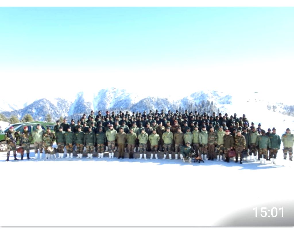 Free Photo : Army Chief General Manoj Pandey meets soldiers on the Line ...