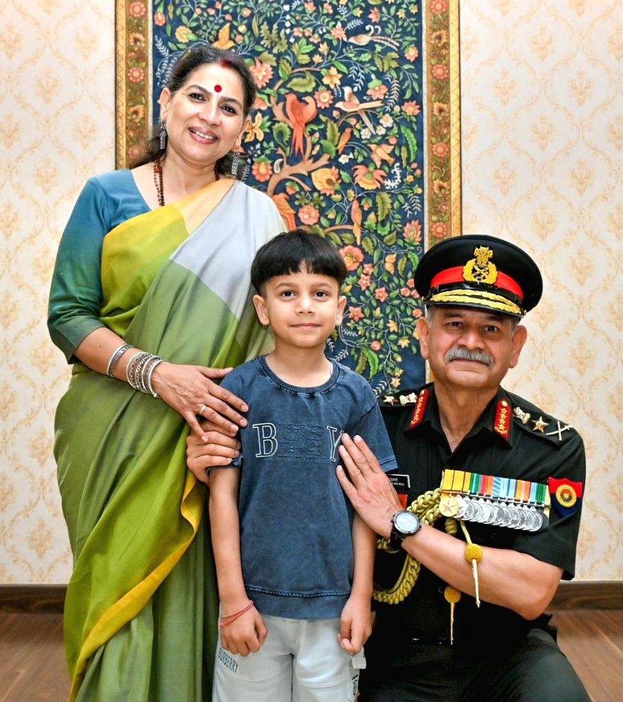 Army Chief meets families of gallantry award recipients