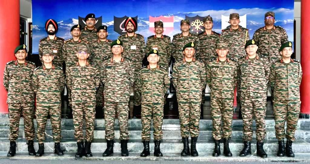 Army Chief visits White Knight Corps