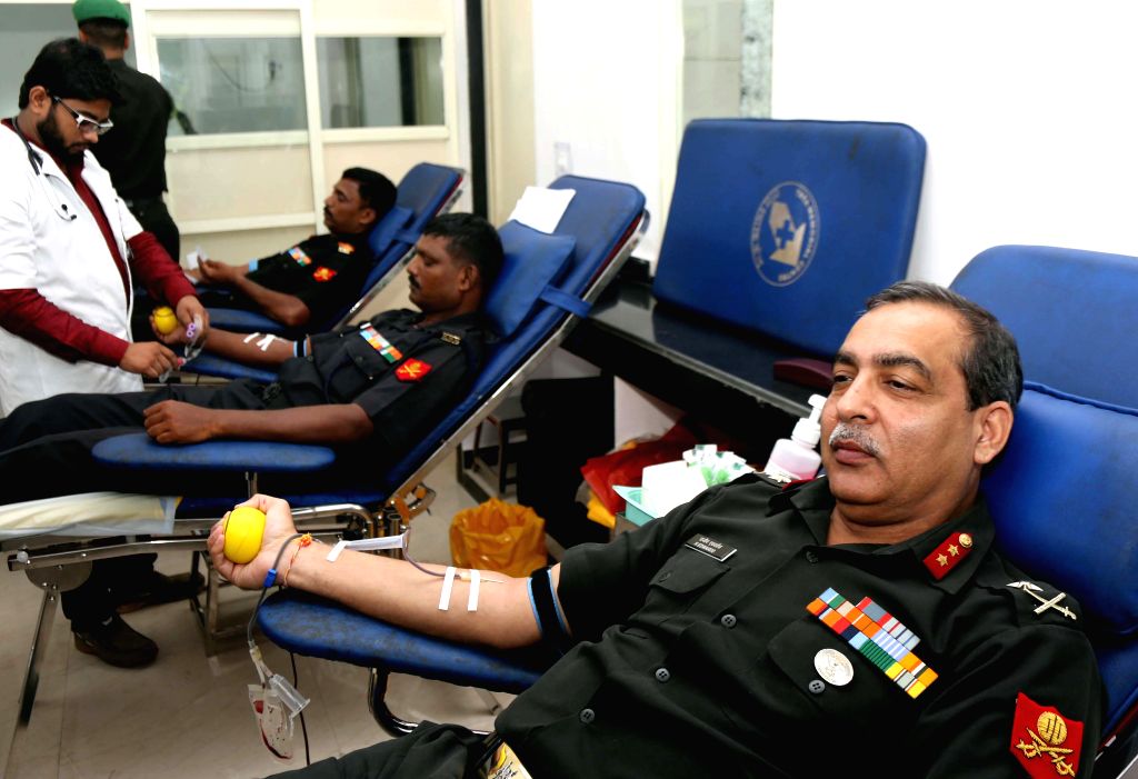 Army officials donate blood