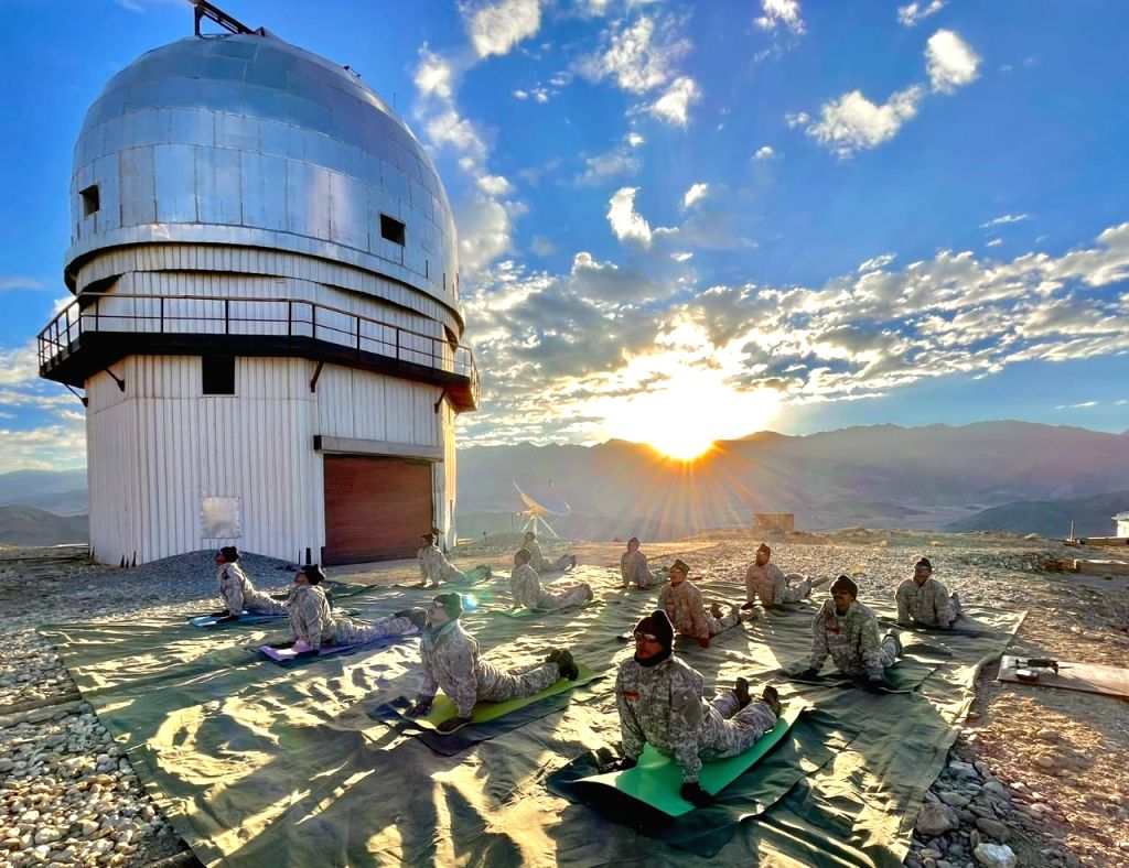 Free Photo : Army soldiers did yoga at an altitude of 15000 feet in Ladakh.