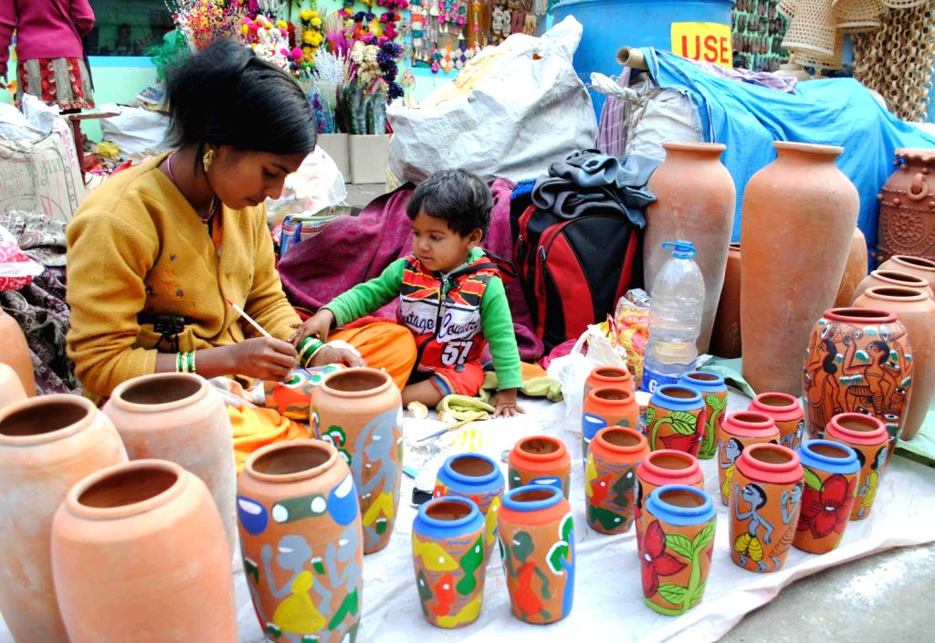 Artists with their creations at 'Handicrafts Expo'