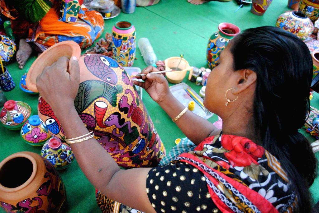 Artists with their creations at 'Handicrafts Expo'