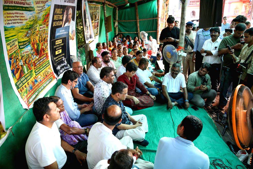 Arvind Kejriwal joins Save Karapur agitation in Goa