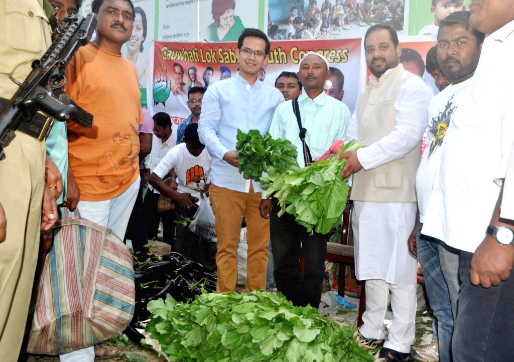 Gaurav Gogoi sells vegetables at rates lower than the market at Beltola ...