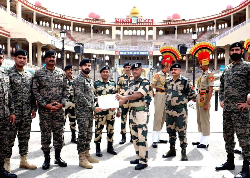 Attari : Border Security Force (BSF) and Pakistani Rangers personnel ...