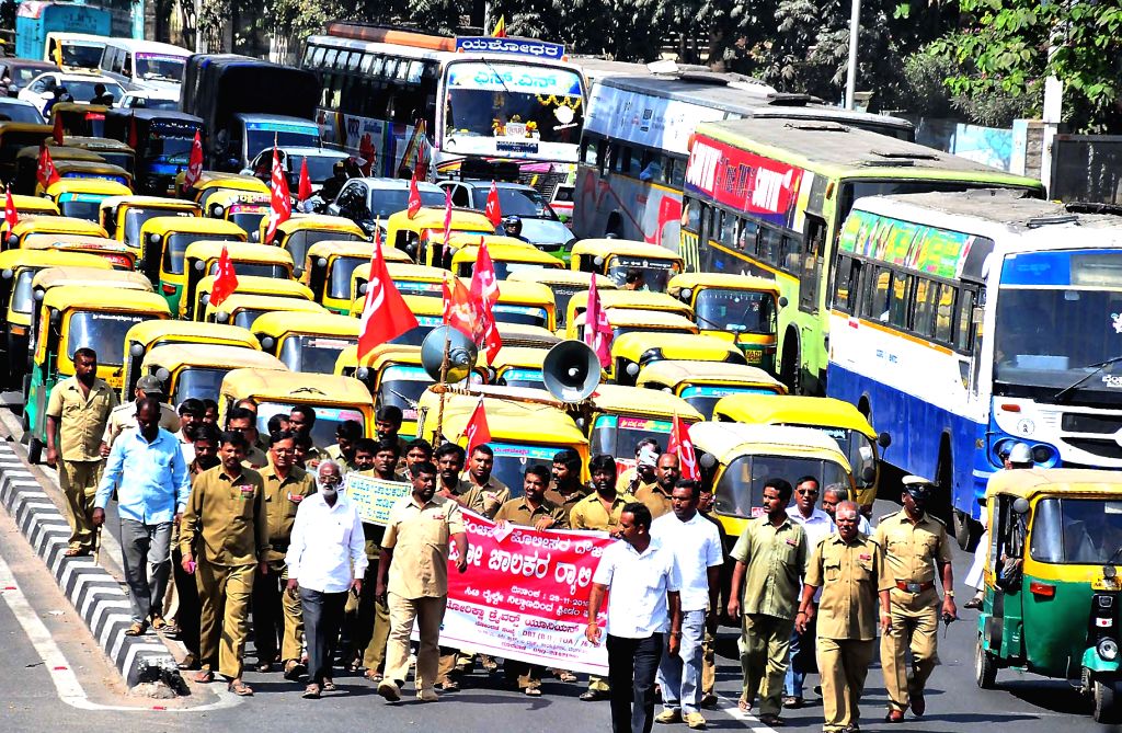 Autorickshaw Drivers Union protest against traffic police atrocity