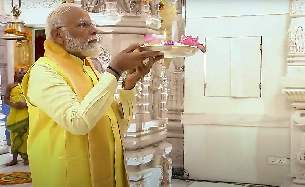 Ayodhya : PM Modi offers prayers at Shri Ram Janmabhoomi Temple