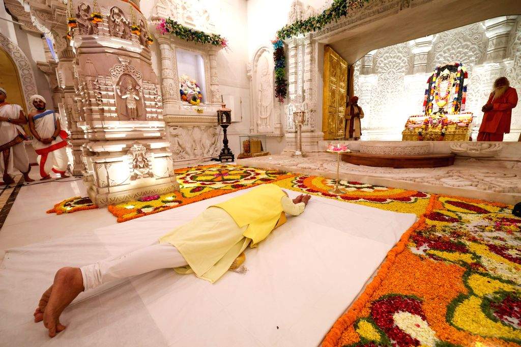 Ayodhya : PM Modi offers prayers at Shri Ram Janmabhoomi Temple