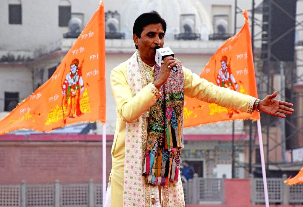 Ayodhya : Poet Kumar Vishwas sings a devotional song at an event ...