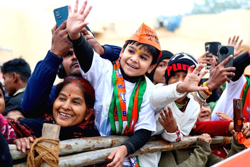 Ayodhya : Prime Minister Narendra Modi receives a warm welcome by ...