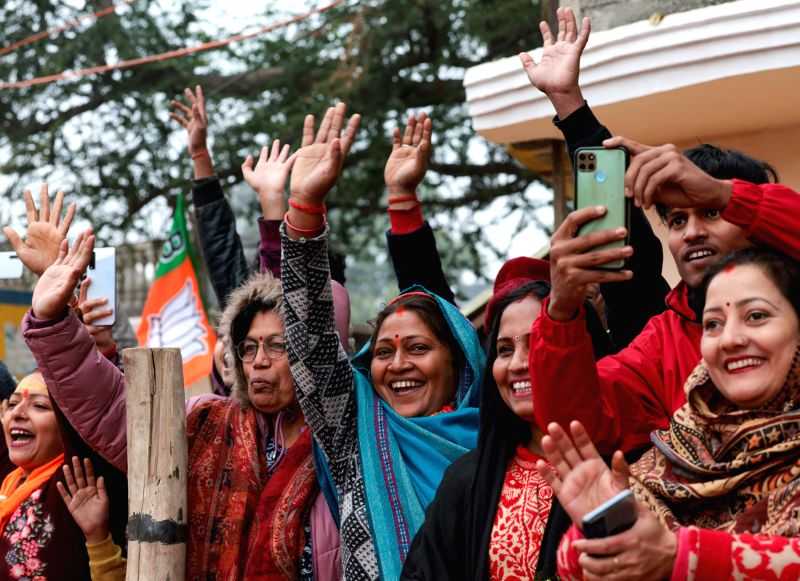 Ayodhya : Prime Minister Narendra Modi receives a warm welcome by ...