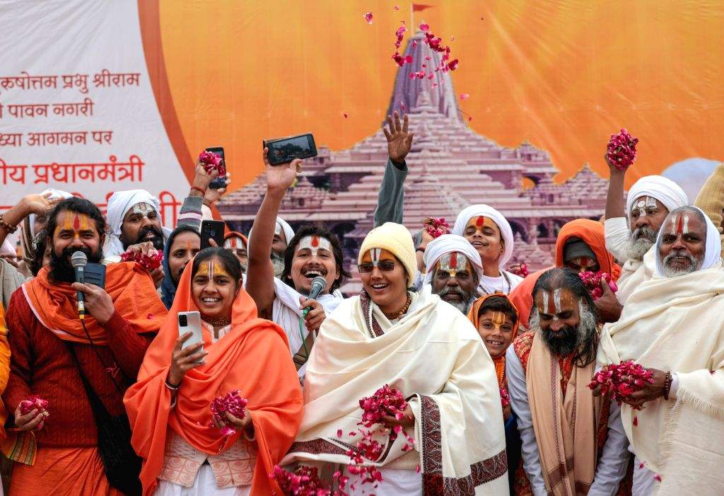 Ayodhya : Prime Minister Narendra Modi receives a warm welcome by ...