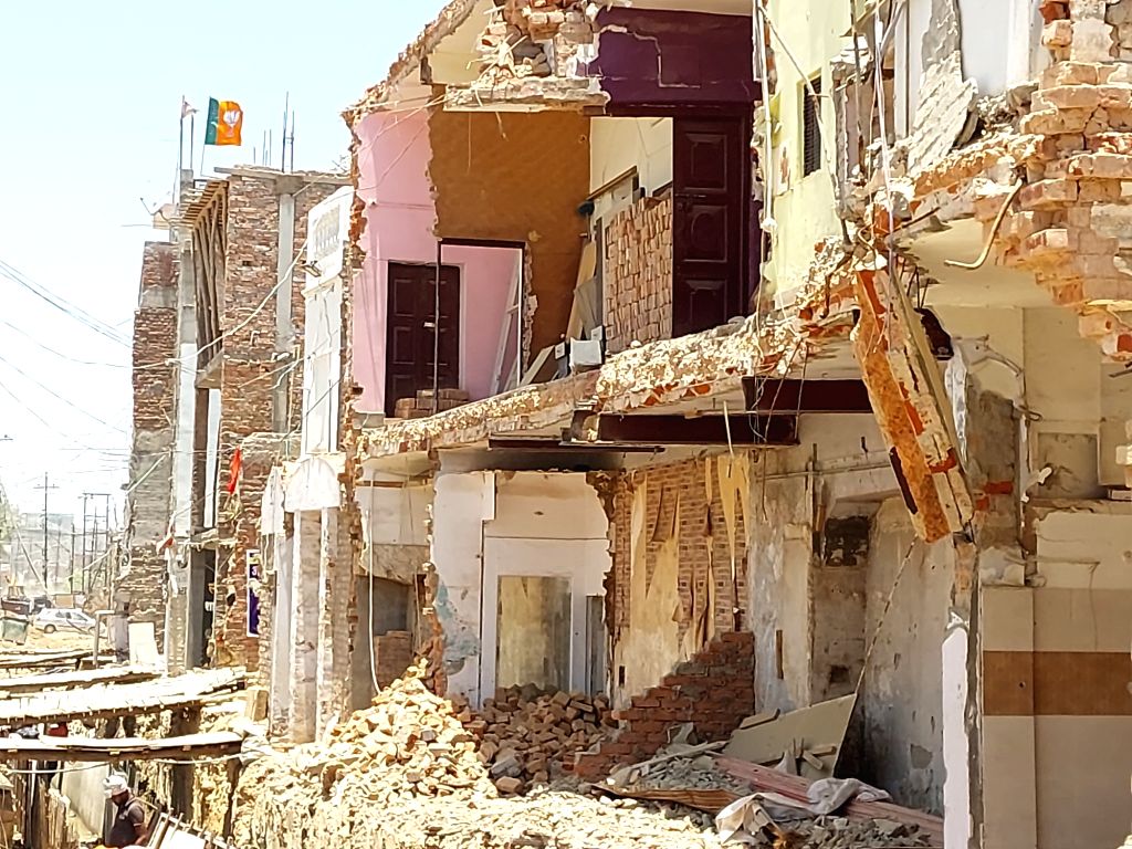 Free Photo :Ayodhya's citizens bear dust and discomfort for a promising ...
