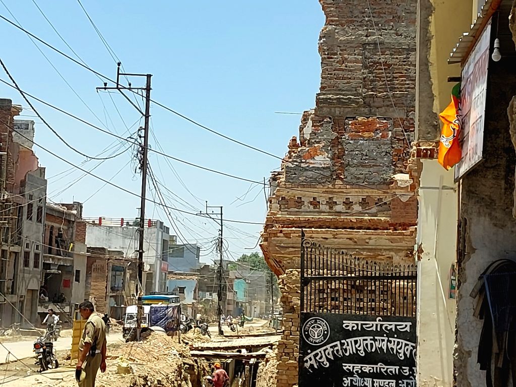 Ayodhya residents bear dust and discomfort for a promising future