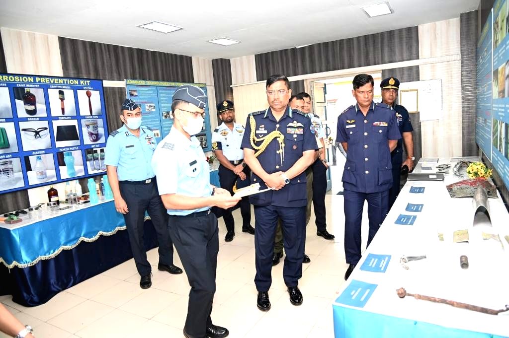 Free photo : B'desh Air Force Chief visits IAF station in Barrackpore