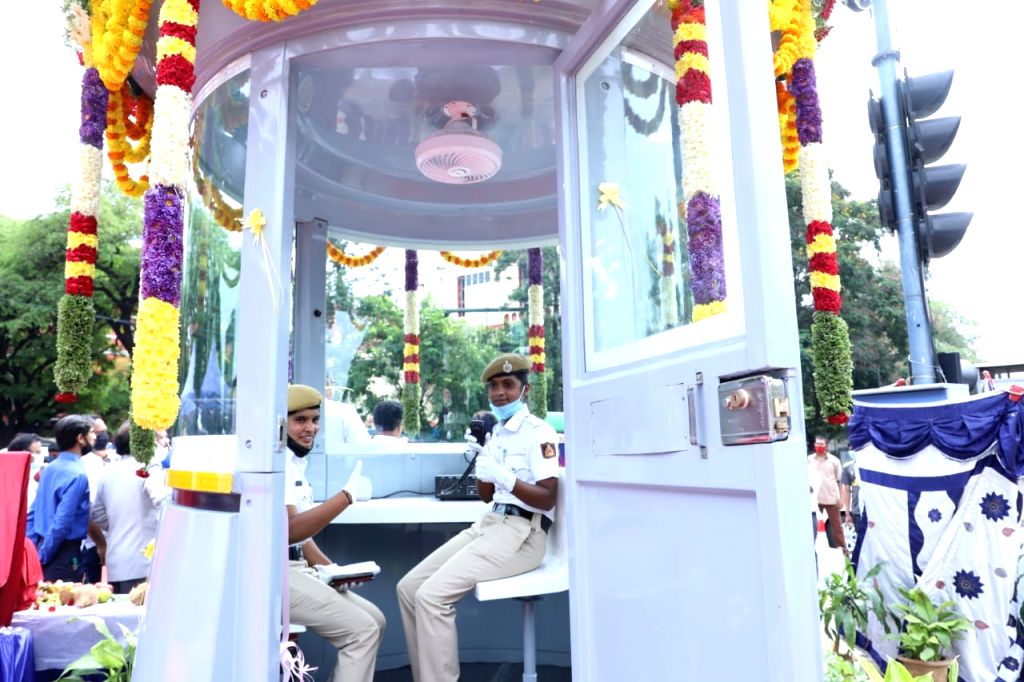 B'luru civic body unveils hi-tech traffic monitoring booth