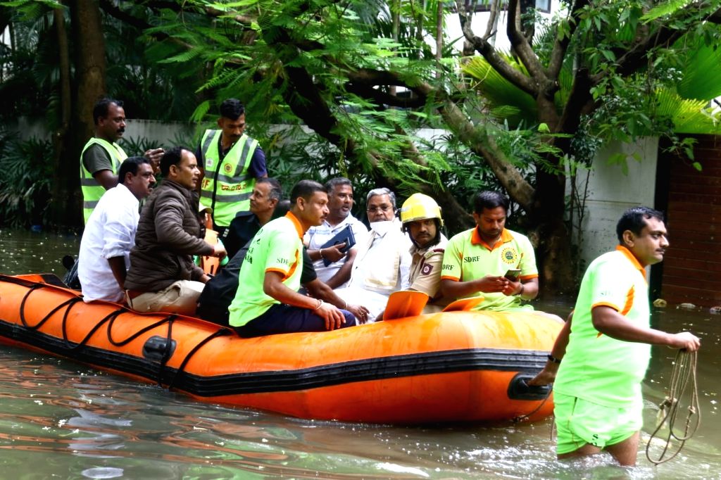 B'luru floods: K'taka leaders try to fish in troubled waters