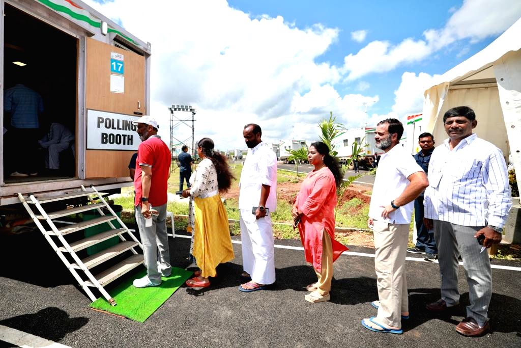 Cong prez poll: Rahul casts his vote in Karnataka's Ballari