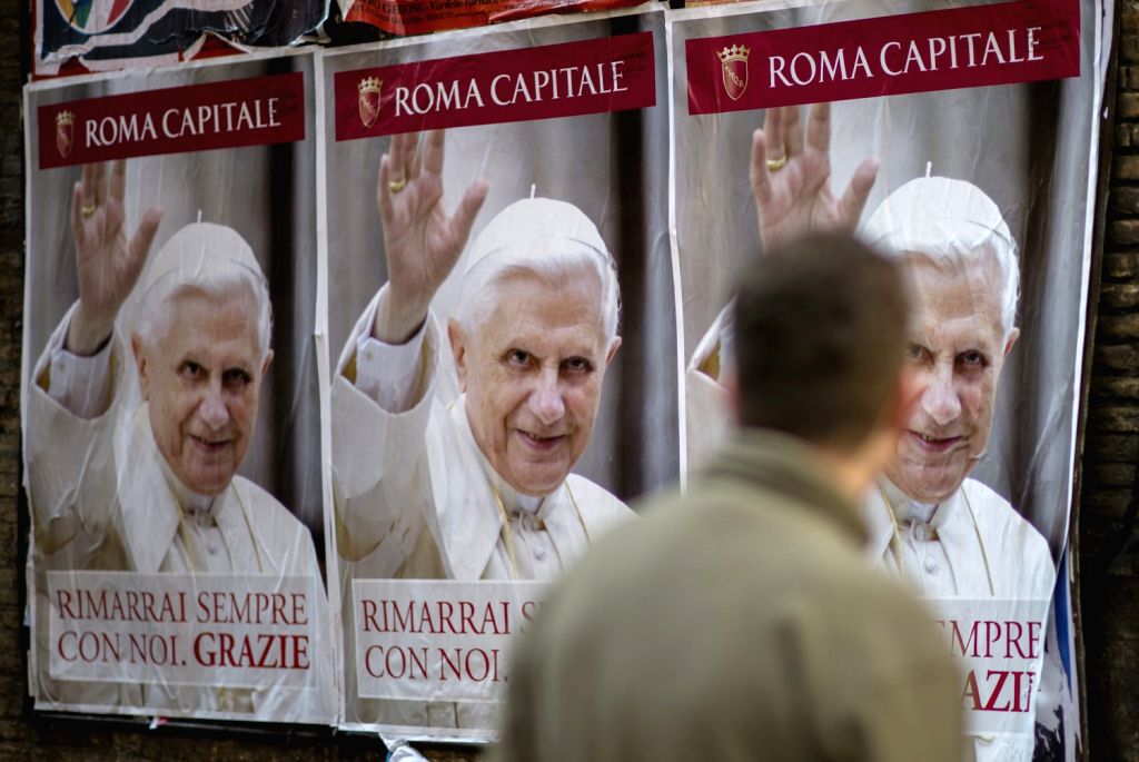 Pope Benedict XVI at the summer residence on a balcony waving to the ...