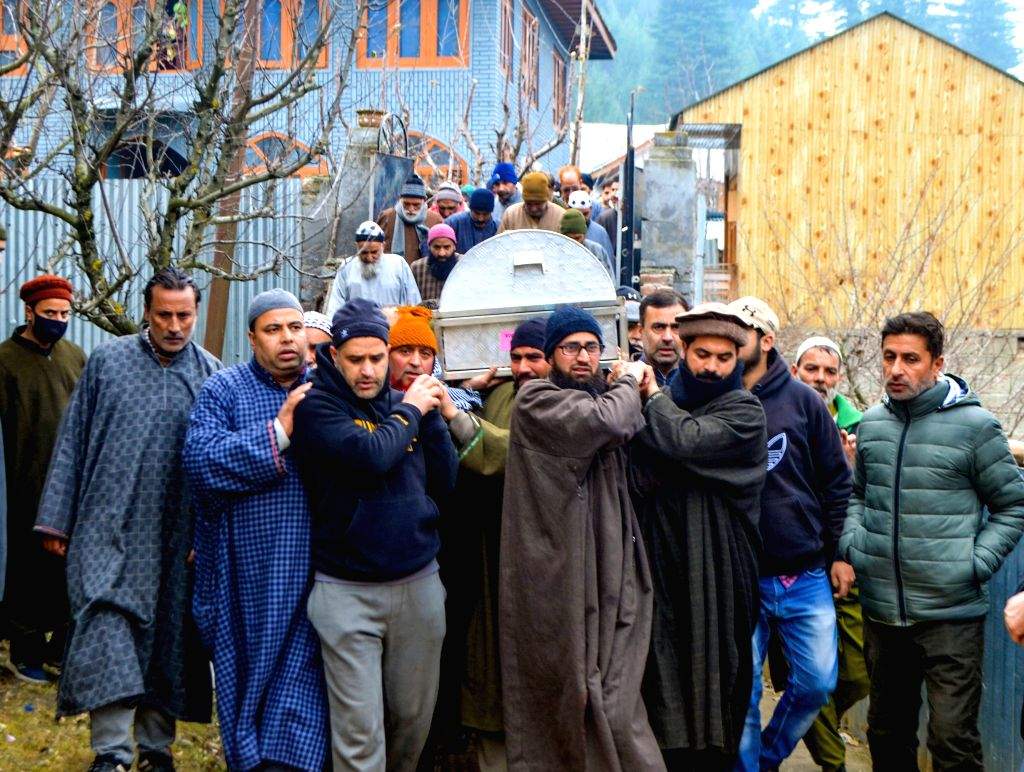 Baramulla : The last rites of of retired SSP who was killed by terrorists